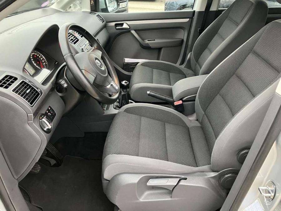 Pelēks Volkswagen Touran 2011 Tauragė, ar dzinēja tilpumu 1.39 L un nobraukumu 189 tūkst. km par 4700 €, foto 11 vietnē AUTOMOTO.COM.LV