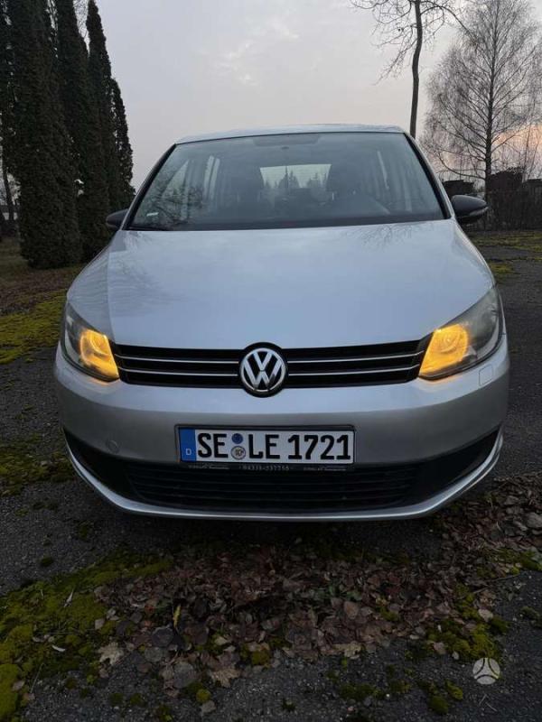 Grey Volkswagen Touran 2011 in Vilkaviskis, with an engine capacity of 1.60 L and mileage of 345 thousand km for 4800 €, photo 3 on AUTOMOTO.COM.LV