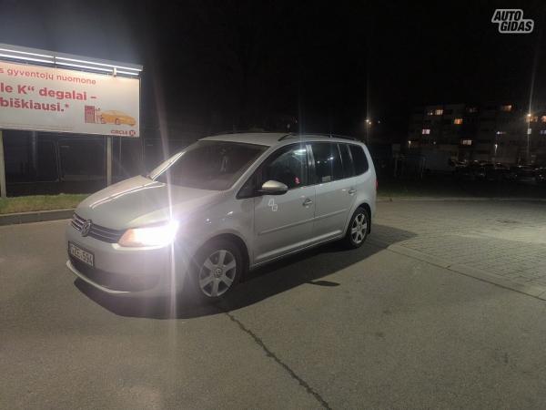 Pelēks Volkswagen Touran 2011 Šauļi, ar dzinēja tilpumu 1.60 L un nobraukumu 288 tūkst. km par 4750 €, foto 1 vietnē AUTOMOTO.COM.LV