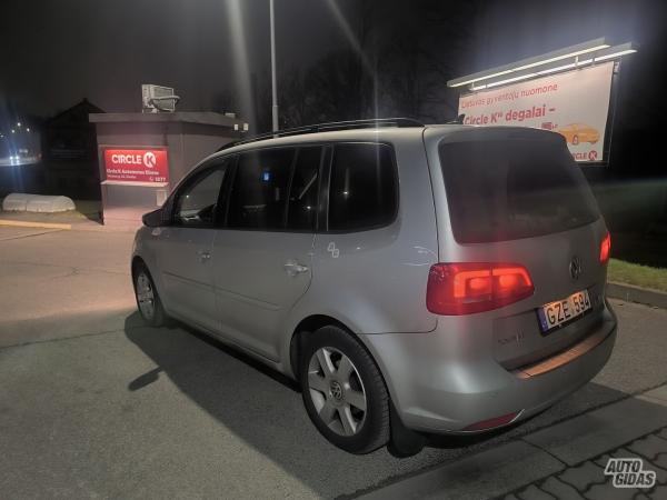 Pelēks Volkswagen Touran 2011 Šauļi, ar dzinēja tilpumu 1.60 L un nobraukumu 288 tūkst. km par 4750 €, foto 10 vietnē AUTOMOTO.COM.LV