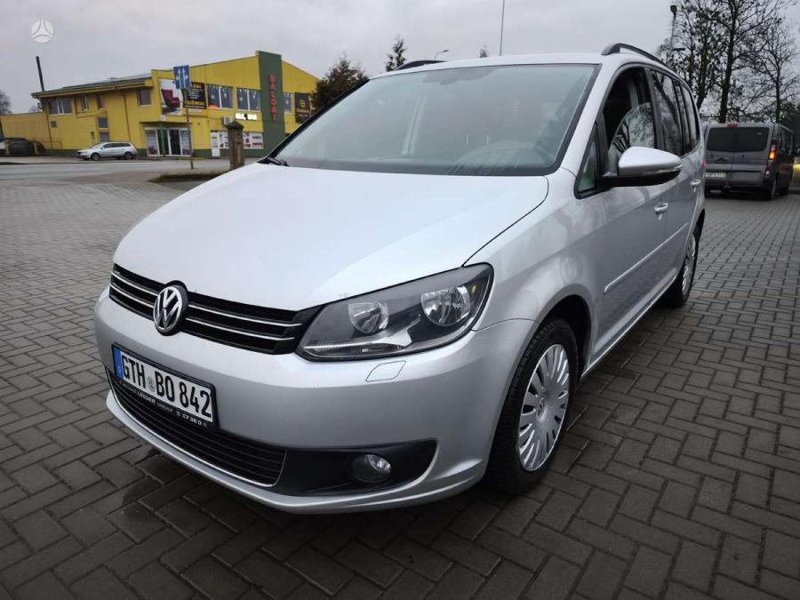 Pelēks Volkswagen Touran 2011 Tauragė, ar dzinēja tilpumu 1.97 L un nobraukumu 276 tūkst. km par 4900 €, foto 1 vietnē AUTOMOTO.COM.LV