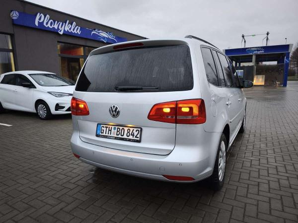 Pelēks Volkswagen Touran 2011 Tauragė, ar dzinēja tilpumu 1.97 L un nobraukumu 276 tūkst. km par 4900 €, foto 4 vietnē AUTOMOTO.COM.LV