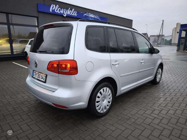 Pelēks Volkswagen Touran 2011 Tauragė, ar dzinēja tilpumu 1.97 L un nobraukumu 276 tūkst. km par 4900 €, foto 8 vietnē AUTOMOTO.COM.LV