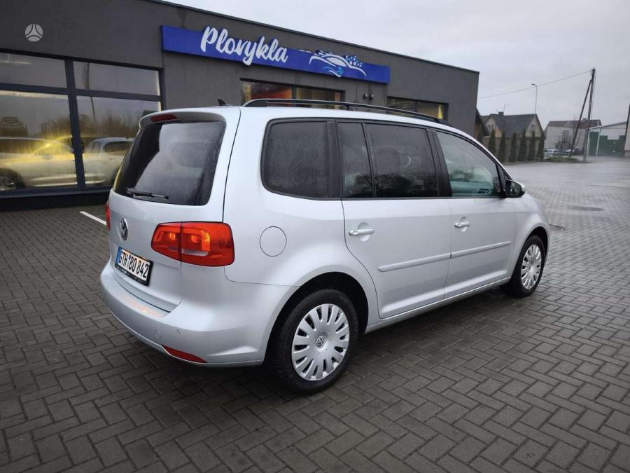 Pelēks Volkswagen Touran 2011 Tauragė, ar dzinēja tilpumu 1.97 L un nobraukumu 276 tūkst. km par 4900 €, foto 19 vietnē AUTOMOTO.COM.LV