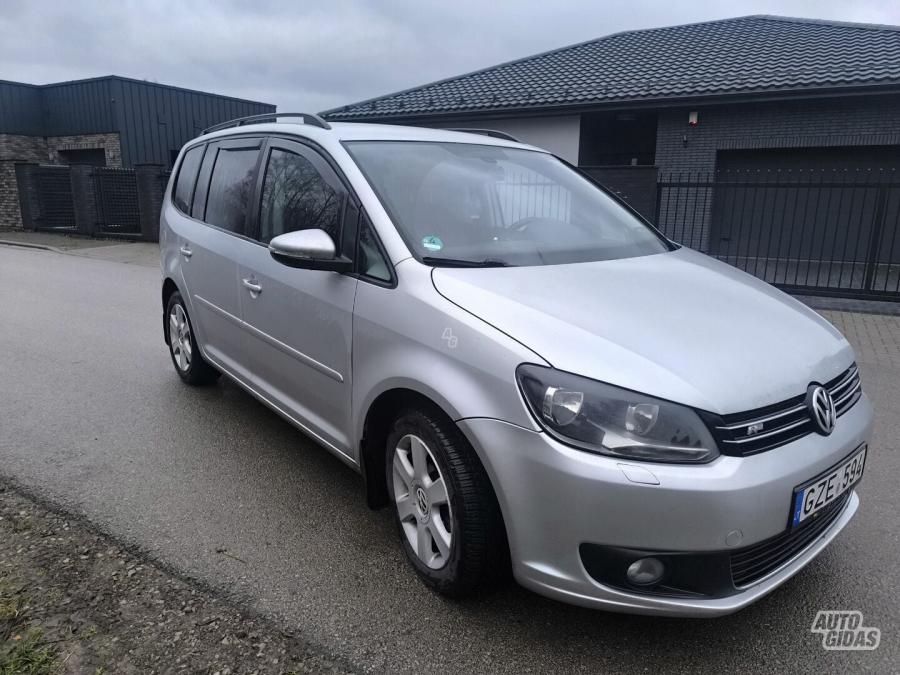 Pelēks Volkswagen Touran 2011 Šauļi, ar dzinēja tilpumu 1.60 L un nobraukumu 288 tūkst. km par 4700 €, foto 2 vietnē AUTOMOTO.COM.LV