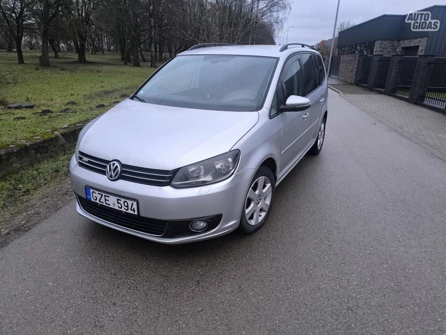 Pelēks Volkswagen Touran 2011 Šauļi, ar dzinēja tilpumu 1.60 L un nobraukumu 288 tūkst. km par 4700 €, foto 3 vietnē AUTOMOTO.COM.LV