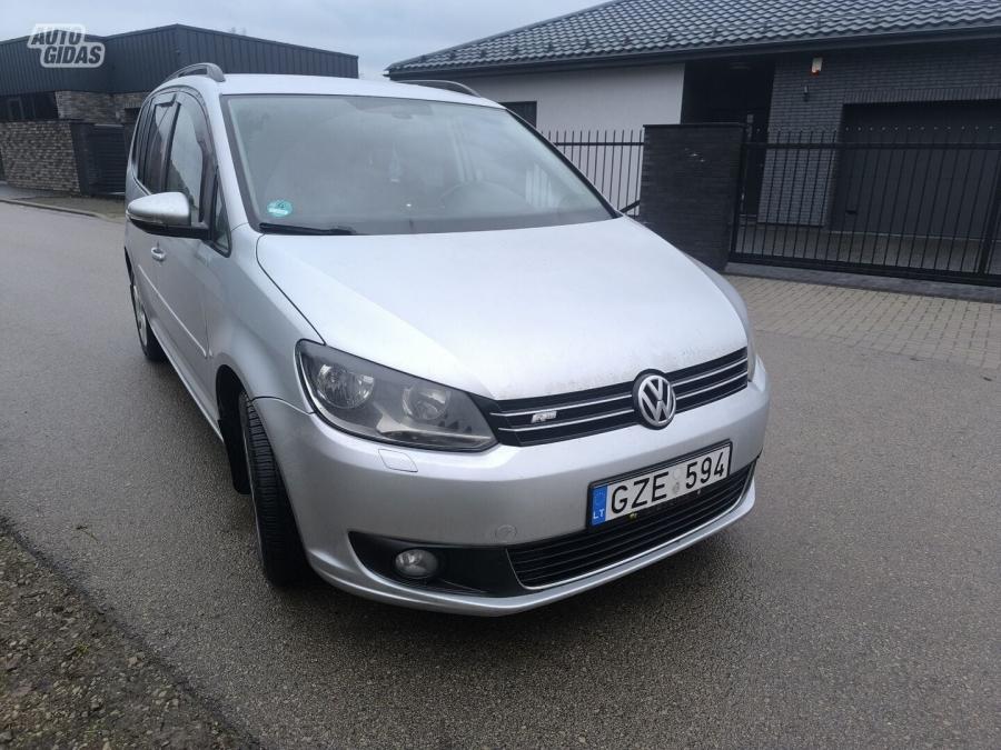 Pelēks Volkswagen Touran 2011 Šauļi, ar dzinēja tilpumu 1.60 L un nobraukumu 288 tūkst. km par 4700 €, foto 5 vietnē AUTOMOTO.COM.LV