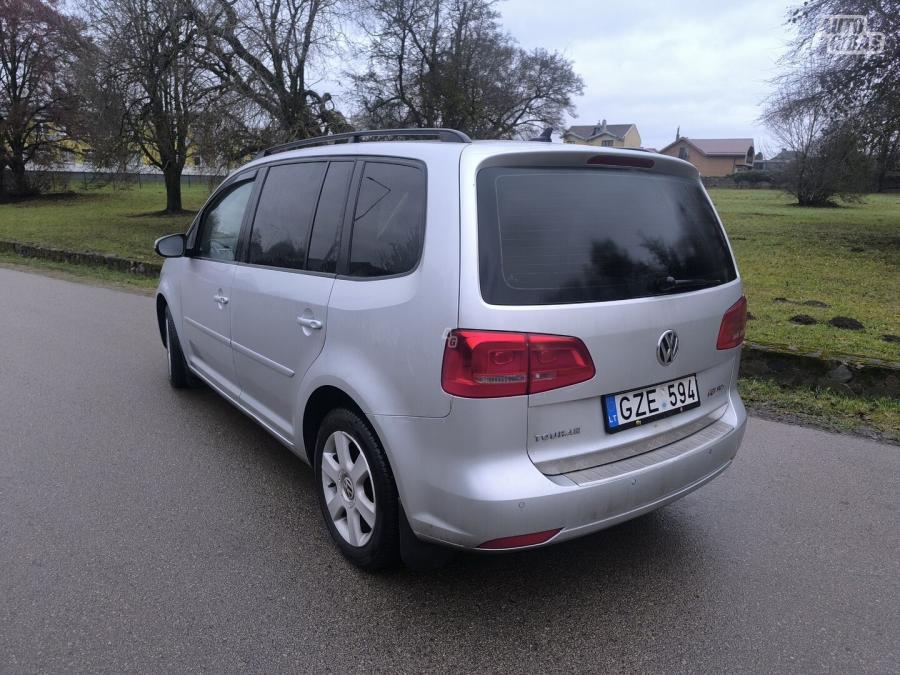 Pelēks Volkswagen Touran 2011 Šauļi, ar dzinēja tilpumu 1.60 L un nobraukumu 288 tūkst. km par 4700 €, foto 9 vietnē AUTOMOTO.COM.LV