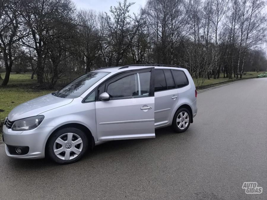 Pelēks Volkswagen Touran 2011 Šauļi, ar dzinēja tilpumu 1.60 L un nobraukumu 288 tūkst. km par 4700 €, foto 10 vietnē AUTOMOTO.COM.LV