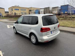 Grey Volkswagen Touran 2011 in Vilnius, with an engine capacity of 1.90 L and mileage of 326 thousand km for 4700 €, photo 2 on AUTOMOTO.COM.LV