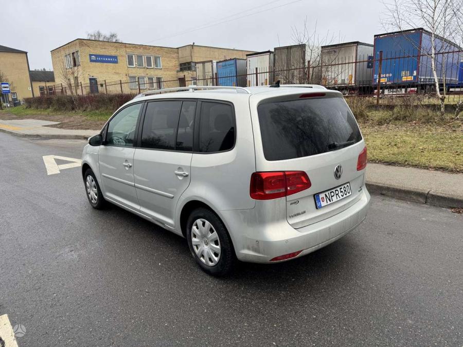 Grey Volkswagen Touran 2011 in Vilnius, with an engine capacity of 1.90 L and mileage of 326 thousand km for 4700 €, photo 2 on AUTOMOTO.COM.LV