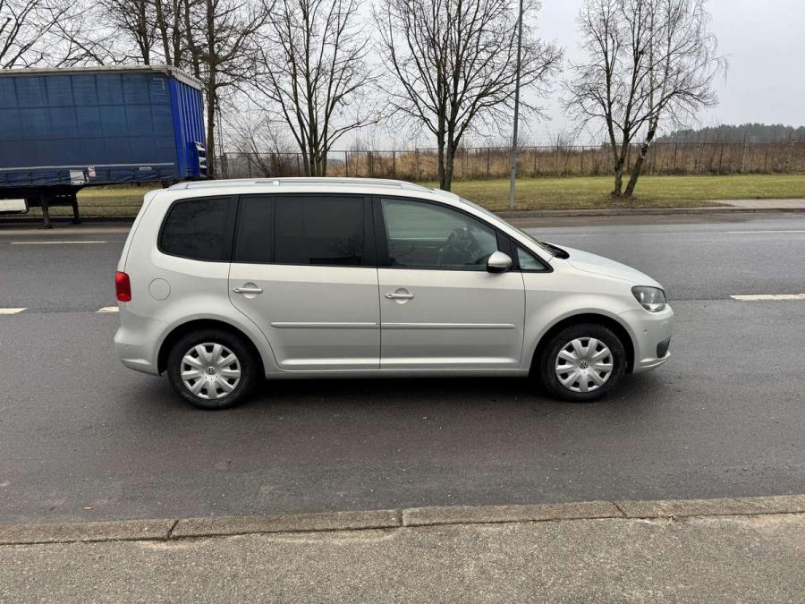 Grey Volkswagen Touran 2011 in Vilnius, with an engine capacity of 1.90 L and mileage of 326 thousand km for 4700 €, photo 6 on AUTOMOTO.COM.LV
