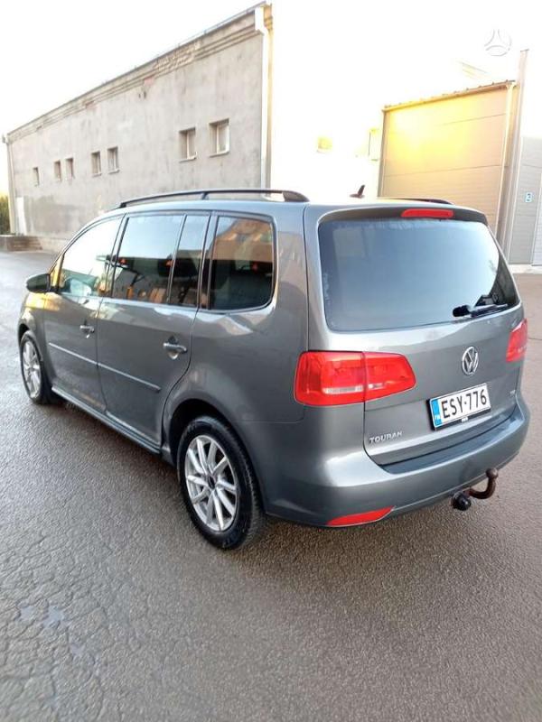Grey Volkswagen Touran 2011 in Siauliai, with an engine capacity of 1.60 L and mileage of 194 thousand km for 4750 €, photo 2 on AUTOMOTO.COM.LV