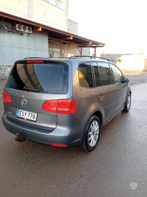 Pelēks Volkswagen Touran 2011 Šauļi, ar dzinēja tilpumu 1.60 L un nobraukumu 194 tūkst. km par 4750 €, foto 3 vietnē AUTOMOTO.COM.LV