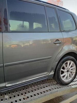 Pelēks Volkswagen Touran 2011 Šauļi, ar dzinēja tilpumu 1.60 L un nobraukumu 194 tūkst. km par 4750 €, foto 12 vietnē AUTOMOTO.COM.LV