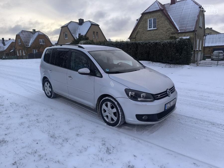 Pelēks Volkswagen Touran 2011 Šauļi, ar dzinēja tilpumu 1.60 L un nobraukumu 288 tūkst. km par 4650 €, foto 1 vietnē AUTOMOTO.COM.LV