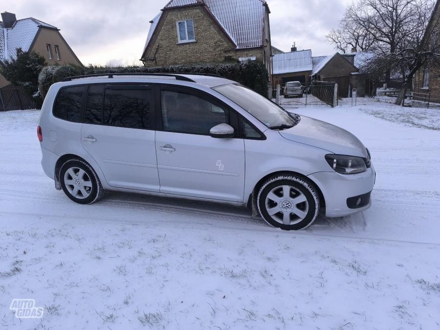 Pelēks Volkswagen Touran 2011 Šauļi, ar dzinēja tilpumu 1.60 L un nobraukumu 288 tūkst. km par 4650 €, foto 6 vietnē AUTOMOTO.COM.LV