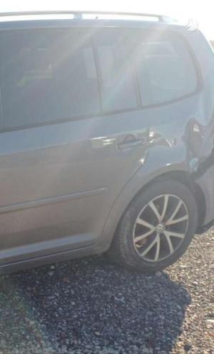 Pelēks Volkswagen Touran 2011 Kauņa, ar dzinēja tilpumu 1.60 L un nobraukumu 270 tūkst. km par 2999 €, foto 7 vietnē AUTOMOTO.COM.LV
