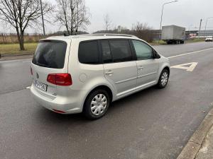 Grey Volkswagen Touran 2011 in Vilnius, with an engine capacity of 1.60 L and mileage of 326 thousand km for 4700 €, photo 2 on AUTOMOTO.COM.LV