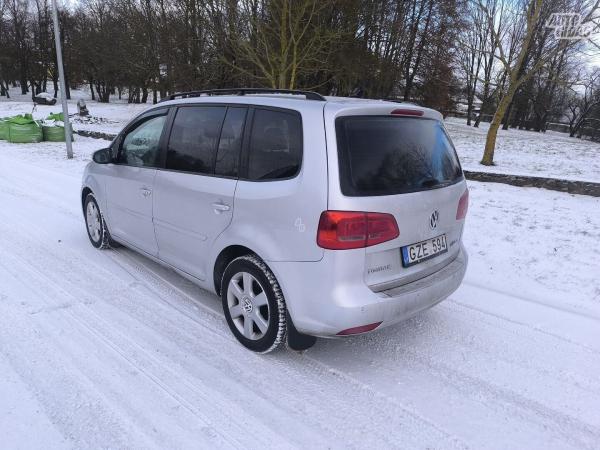 Grey Volkswagen Touran 2011 in Siauliai, with an engine capacity of 1.60 L and mileage of 288 thousand km for 4650 €, photo 10 on AUTOMOTO.COM.LV