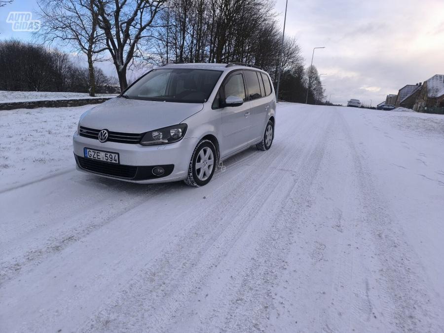 Pelēks Volkswagen Touran 2011 Šauļi, ar dzinēja tilpumu 1.60 L un nobraukumu 288 tūkst. km par 4650 €, foto 12 vietnē AUTOMOTO.COM.LV