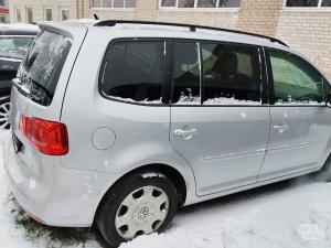 Grey Volkswagen Touran 2011 in Vilnius, with an engine capacity of 1.40 L and mileage of 270 thousand km for 4650 €, photo 4 on AUTOMOTO.COM.LV