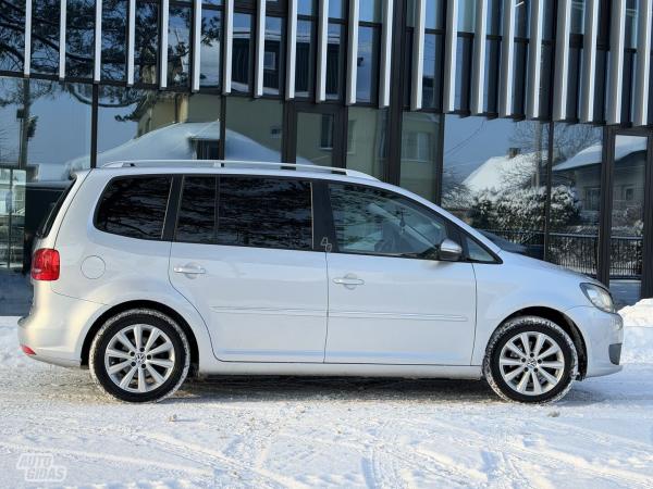 Grey Volkswagen Touran 2011 in Kaunas, with an engine capacity of 1.20 L and mileage of 215 thousand km for 4390 €, photo 4 on AUTOMOTO.COM.LV