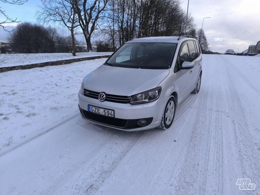 Pelēks Volkswagen Touran 2011 Šauļi, ar dzinēja tilpumu 1.60 L un nobraukumu 288 tūkst. km par 4650 €, foto 2 vietnē AUTOMOTO.COM.LV