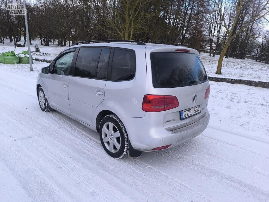 Pelēks Volkswagen Touran 2011 Šauļi, ar dzinēja tilpumu 1.60 L un nobraukumu 288 tūkst. km par 4650 €, foto 7 vietnē AUTOMOTO.COM.LV