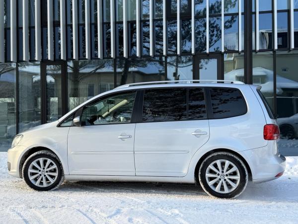 Grey Volkswagen Touran 2011 in Kaunas, with an engine capacity of 1.20 L and mileage of 215 thousand km for 4399 €, photo 3 on AUTOMOTO.COM.LV