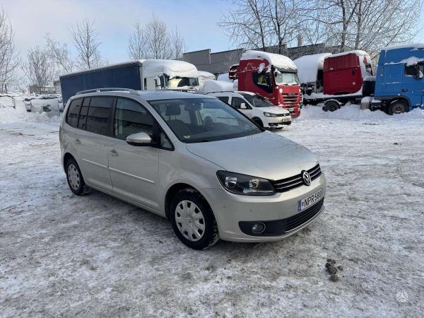 Grey Volkswagen Touran 2011 in Vilnius, with an engine capacity of 1.60 L and mileage of 326 thousand km for 4700 €, photo 1 on AUTOMOTO.COM.LV