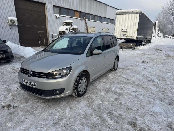 Grey Volkswagen Touran 2011 in Vilnius, with an engine capacity of 1.60 L and mileage of 326 thousand km for 4700 €, photo 2 on AUTOMOTO.COM.LV