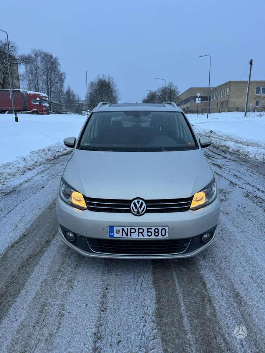 Pelēks Volkswagen Touran 2011 Viļņa, ar dzinēja tilpumu 1.60 L un nobraukumu 326 tūkst. km par 4700 €, foto 6 vietnē AUTOMOTO.COM.LV