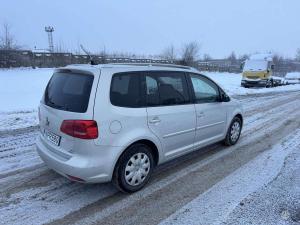 Pelēks Volkswagen Touran 2011 Viļņa, ar dzinēja tilpumu 1.60 L un nobraukumu 326 tūkst. km par 4700 €, foto 8 vietnē AUTOMOTO.COM.LV