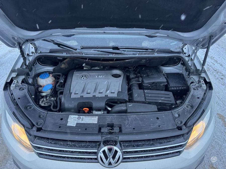 Pelēks Volkswagen Touran 2011 Viļņa, ar dzinēja tilpumu 1.60 L un nobraukumu 326 tūkst. km par 4700 €, foto 9 vietnē AUTOMOTO.COM.LV