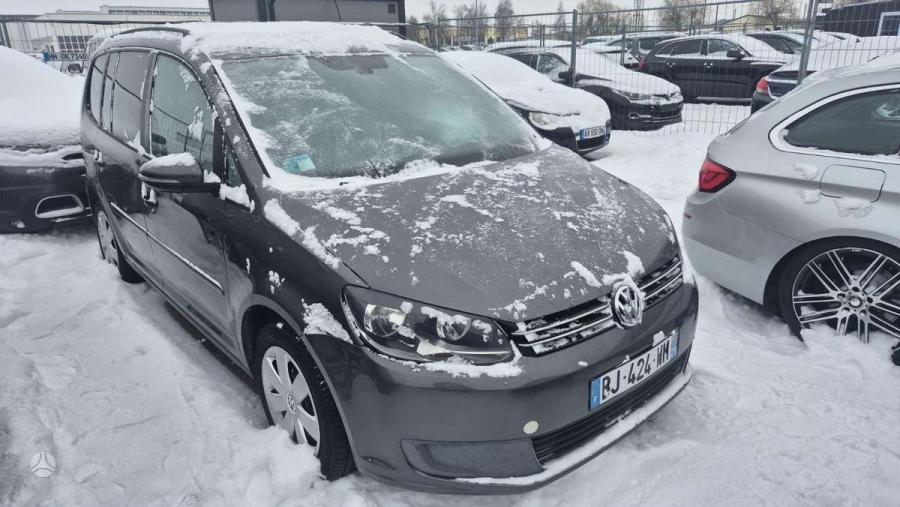 Pelēks Volkswagen Touran 2011 Marijampole, ar dzinēja tilpumu 1.60 L un nobraukumu 278 tūkst. km par 4585 €, foto 3 vietnē AUTOMOTO.COM.LV