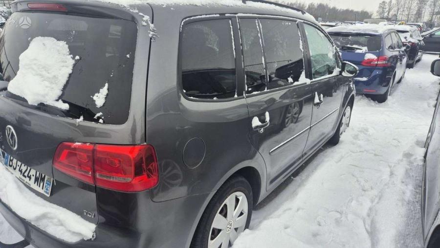 Pelēks Volkswagen Touran 2011 Marijampole, ar dzinēja tilpumu 1.60 L un nobraukumu 278 tūkst. km par 4585 €, foto 4 vietnē AUTOMOTO.COM.LV