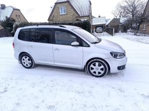Grey Volkswagen Touran 2011 in Siauliai, with an engine capacity of 1.60 L and mileage of 288 thousand km for 4650 €, photo 2 on AUTOMOTO.COM.LV