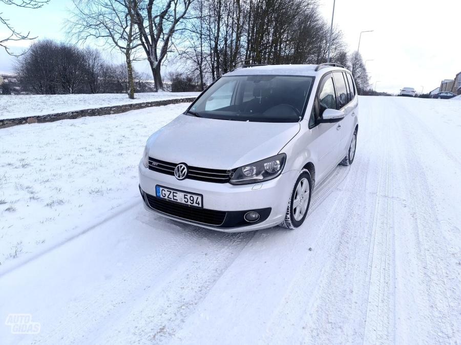 Grey Volkswagen Touran 2011 in Siauliai, with an engine capacity of 1.60 L and mileage of 288 thousand km for 4650 €, photo 3 on AUTOMOTO.COM.LV