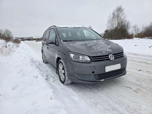 Pelēks Volkswagen Touran 2011 Kauņa, ar dzinēja tilpumu 1.39 L un nobraukumu 259 tūkst. km par 6000 €, foto 1 vietnē AUTOMOTO.COM.LV