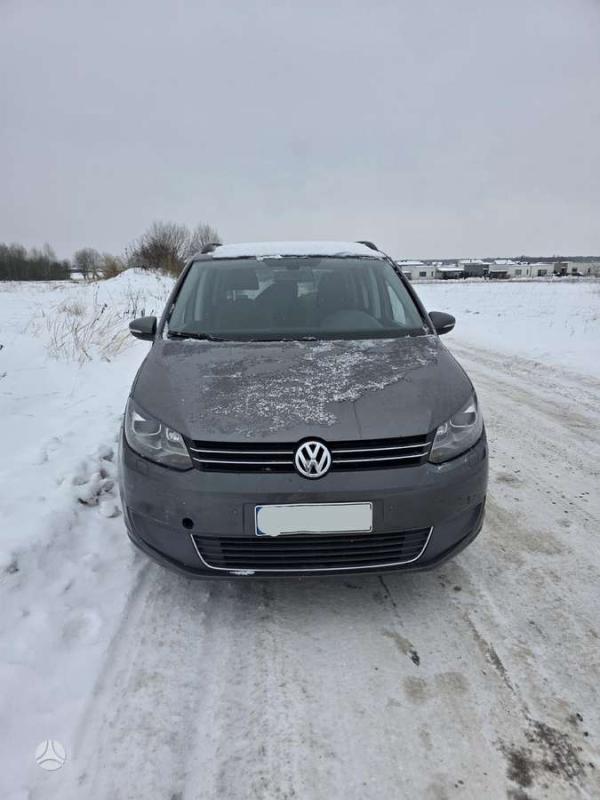 Pelēks Volkswagen Touran 2011 Kauņa, ar dzinēja tilpumu 1.39 L un nobraukumu 259 tūkst. km par 6000 €, foto 4 vietnē AUTOMOTO.COM.LV
