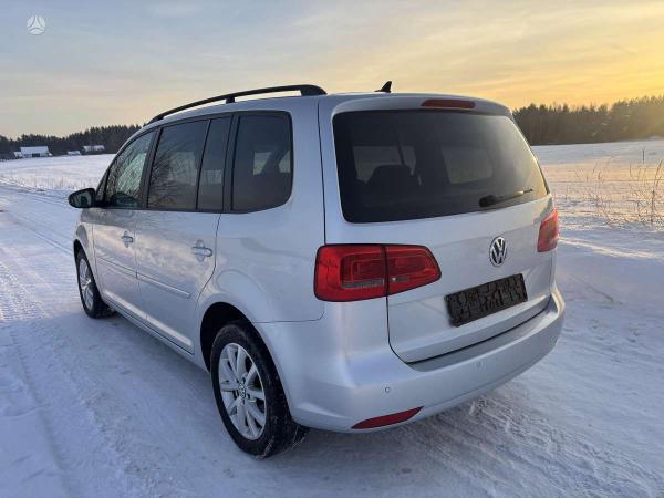 Pelēks Volkswagen Touran 2011 Varėna, ar dzinēja tilpumu 1.60 L un nobraukumu 254 tūkst. km par 5300 €, foto 4 vietnē AUTOMOTO.COM.LV