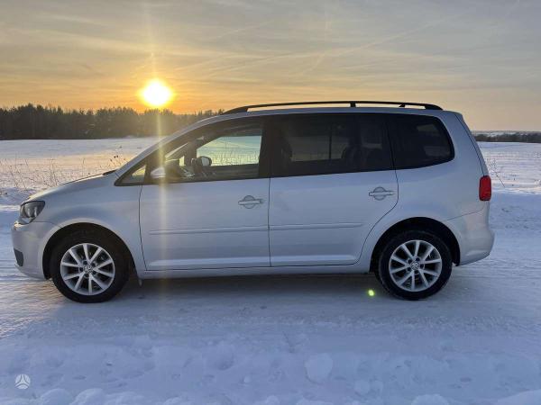 Pelēks Volkswagen Touran 2011 Varėna, ar dzinēja tilpumu 1.60 L un nobraukumu 254 tūkst. km par 5300 €, foto 5 vietnē AUTOMOTO.COM.LV