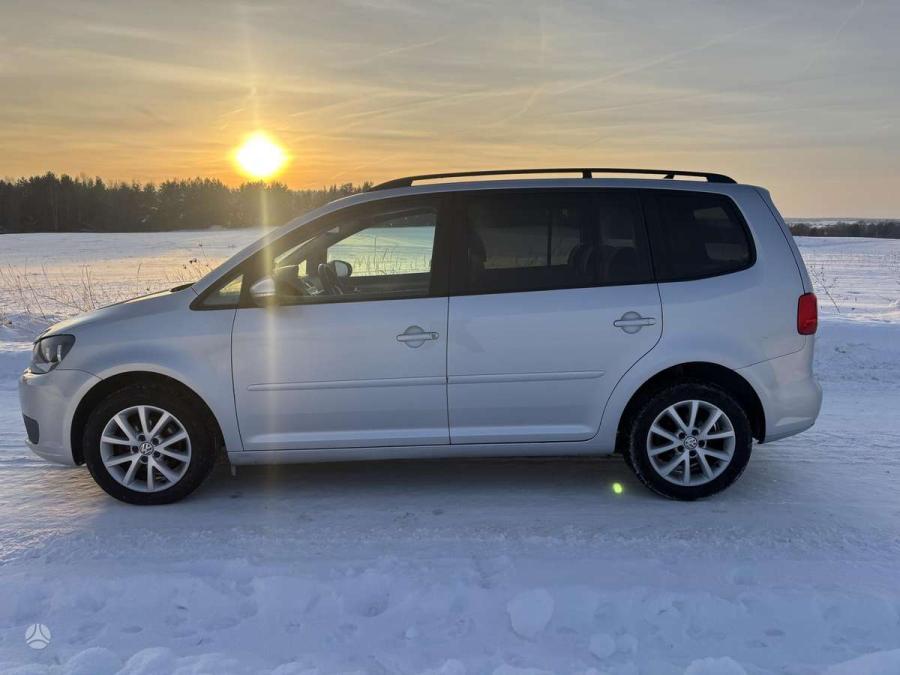Pelēks Volkswagen Touran 2011 Varėna, ar dzinēja tilpumu 1.60 L un nobraukumu 254 tūkst. km par 5300 €, foto 5 vietnē AUTOMOTO.COM.LV
