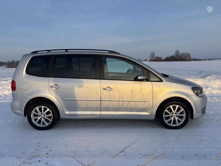 Pelēks Volkswagen Touran 2011 Varėna, ar dzinēja tilpumu 1.60 L un nobraukumu 254 tūkst. km par 5300 €, foto 6 vietnē AUTOMOTO.COM.LV