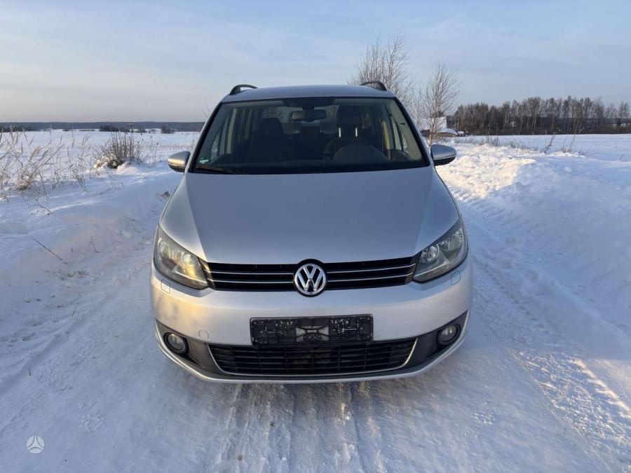 Pelēks Volkswagen Touran 2011 Varėna, ar dzinēja tilpumu 1.60 L un nobraukumu 254 tūkst. km par 5300 €, foto 7 vietnē AUTOMOTO.COM.LV