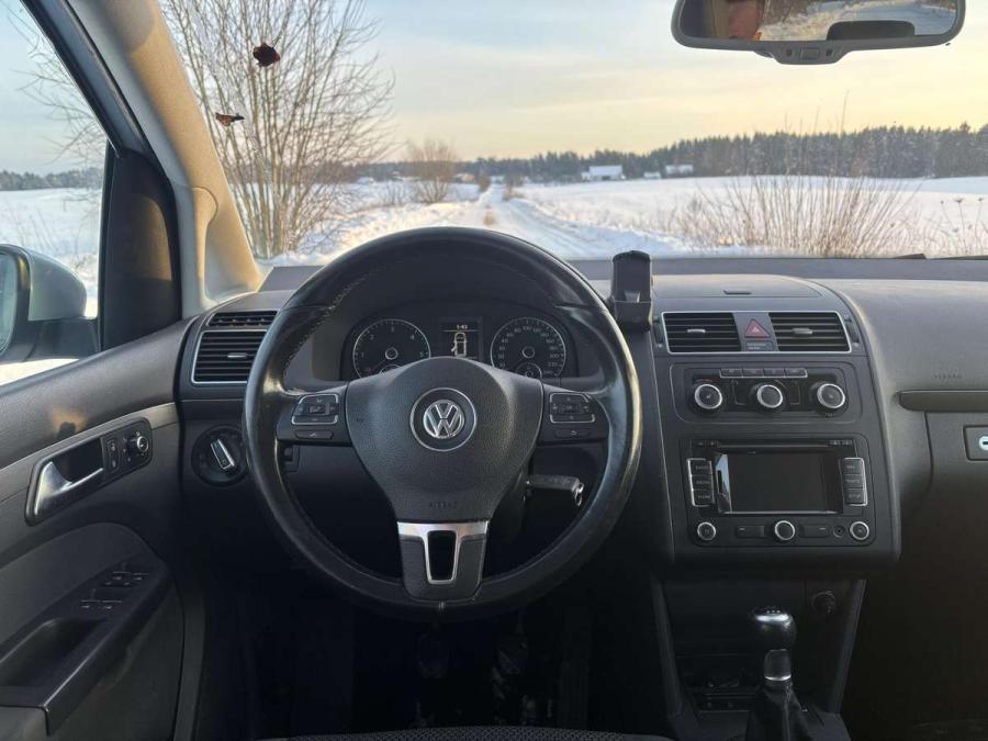 Pelēks Volkswagen Touran 2011 Varėna, ar dzinēja tilpumu 1.60 L un nobraukumu 254 tūkst. km par 5300 €, foto 12 vietnē AUTOMOTO.COM.LV