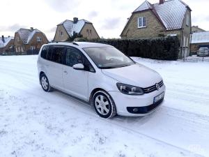 Pelēks Volkswagen Touran 2011 Šauļi, ar dzinēja tilpumu 1.60 L un nobraukumu 288 tūkst. km par 4650 €, foto  vietnē AUTOMOTO.COM.LV