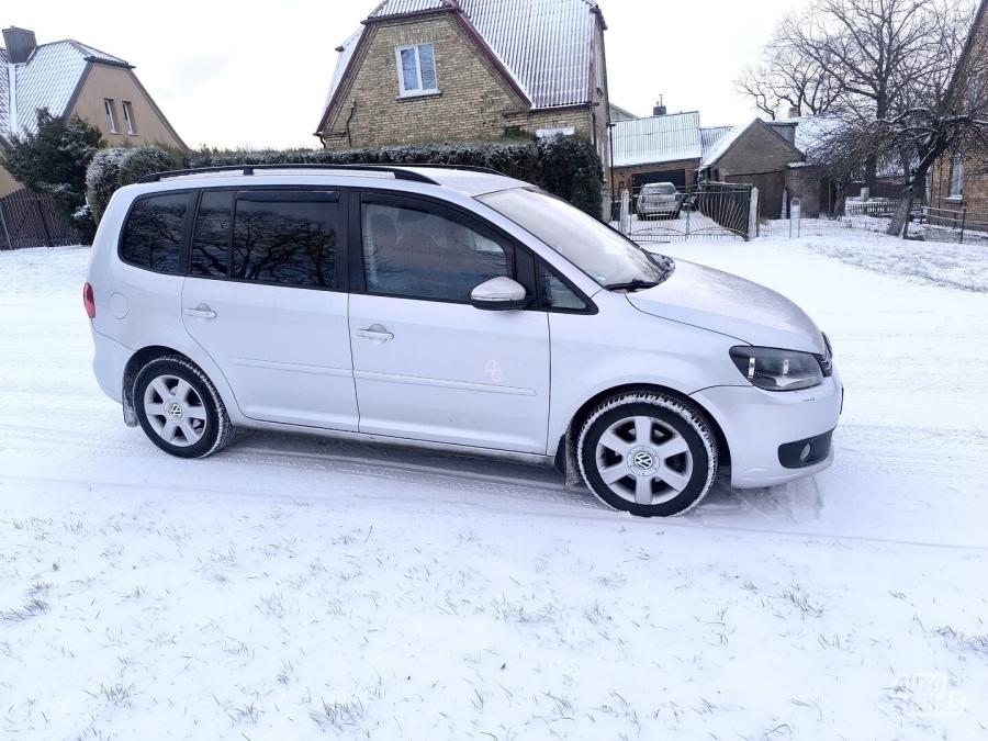 Pelēks Volkswagen Touran 2011 Šauļi, ar dzinēja tilpumu 1.60 L un nobraukumu 288 tūkst. km par 4650 €, foto 6 vietnē AUTOMOTO.COM.LV
