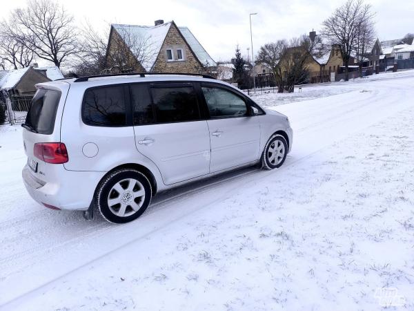 Pelēks Volkswagen Touran 2011 Šauļi, ar dzinēja tilpumu 1.60 L un nobraukumu 288 tūkst. km par 4650 €, foto 7 vietnē AUTOMOTO.COM.LV